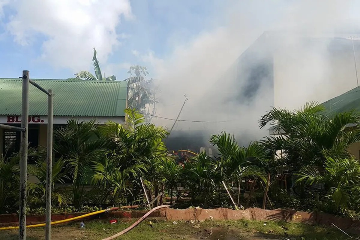 14 estudyante na-ospital nang masunog ang paaralan sa Iloilo | ABS-CBN News