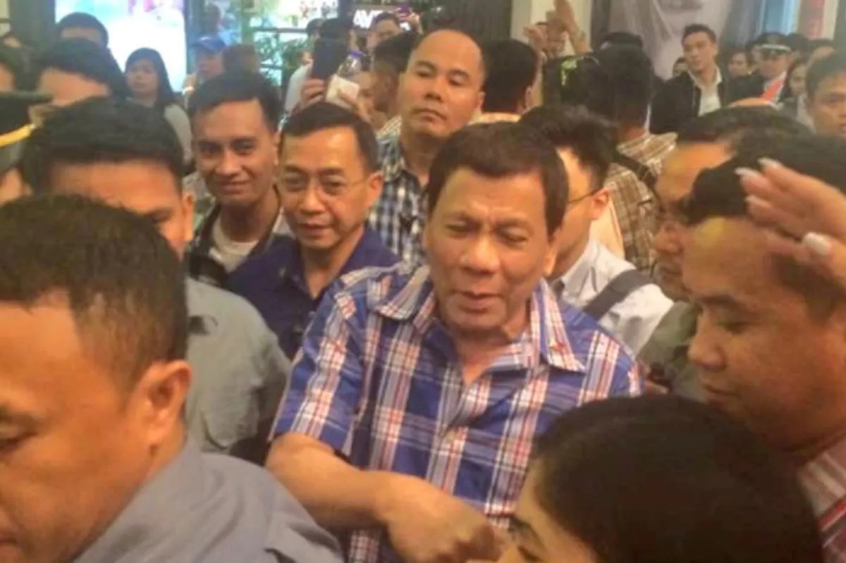 Duterte goes to Makati mall, buys backpack | ABS-CBN News