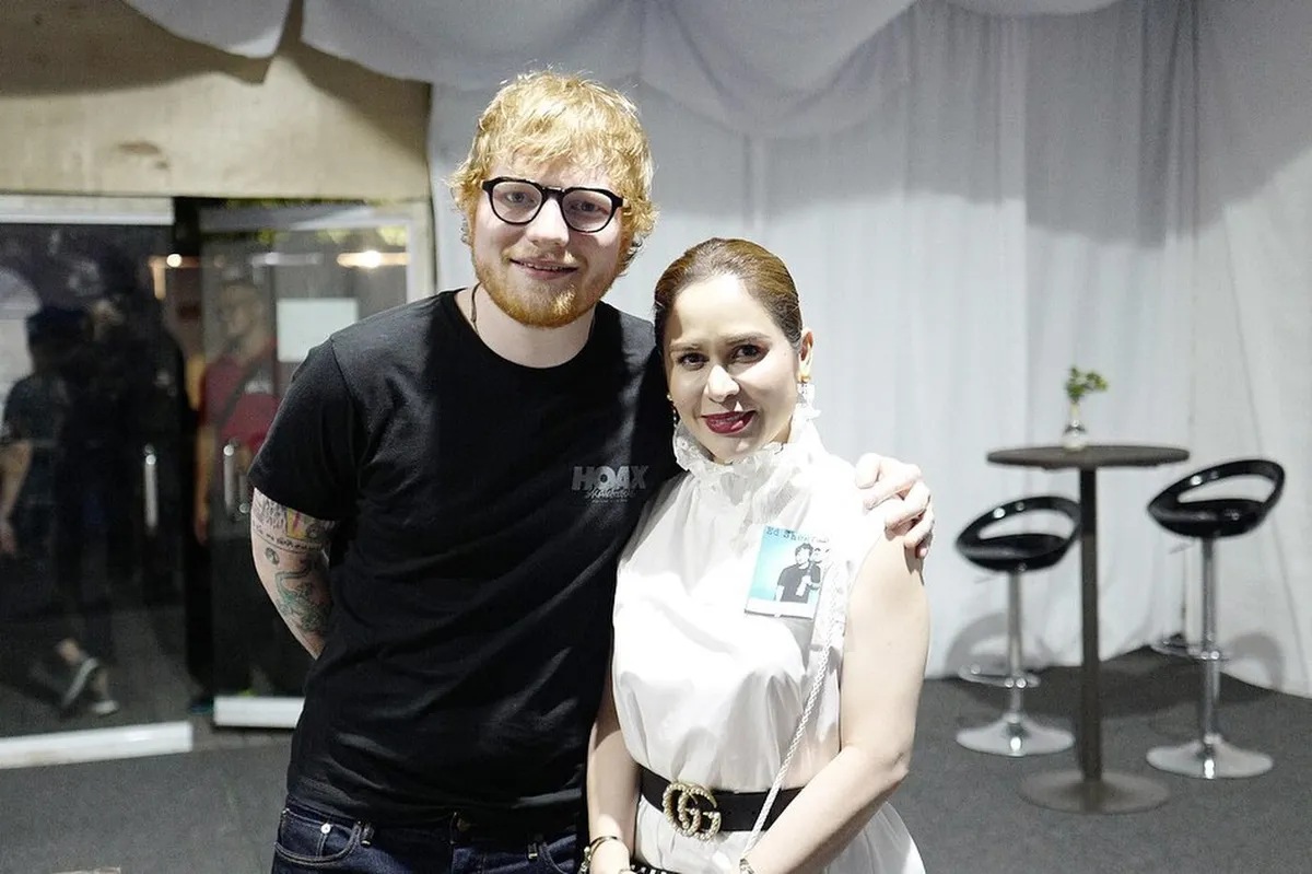 LOOK: Jinkee gives Ed Sheeran a pair of boxing gloves | ABS-CBN ...