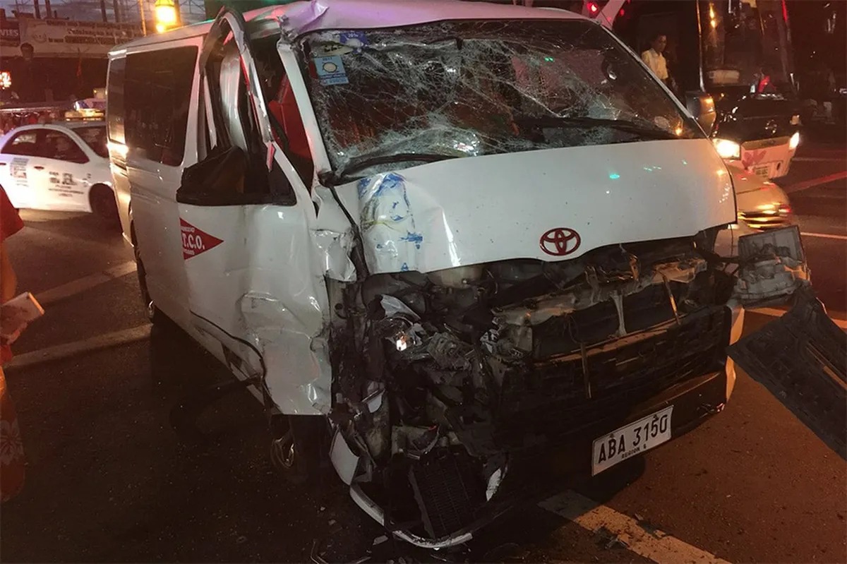 5 sugatan sa banggaan ng van, jeep | ABS-CBN News 5 sugatan sa banggaan ng van, jeep | ABS-CBN News