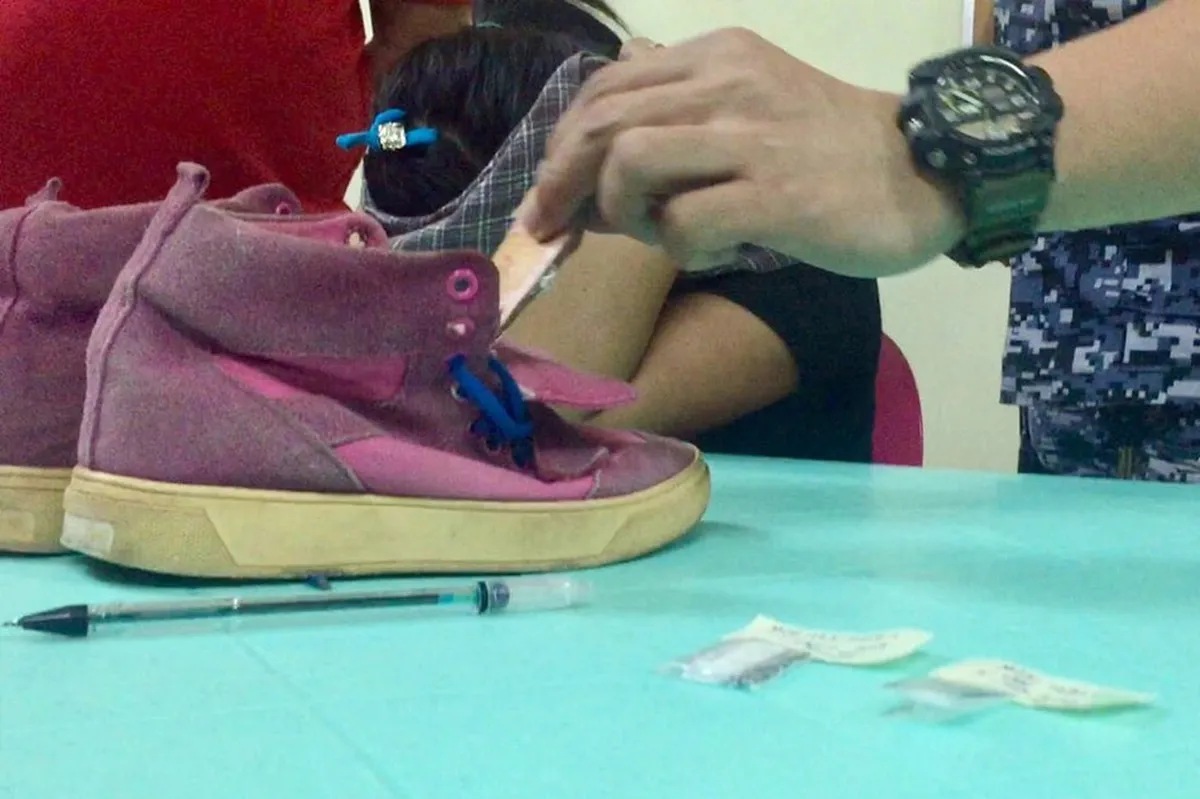 Babaeng nagtangkang magpuslit ng droga sa Pasay City jail, arestado ... Babaeng nagtangkang magpuslit ng droga sa Pasay City jail, arestado ...