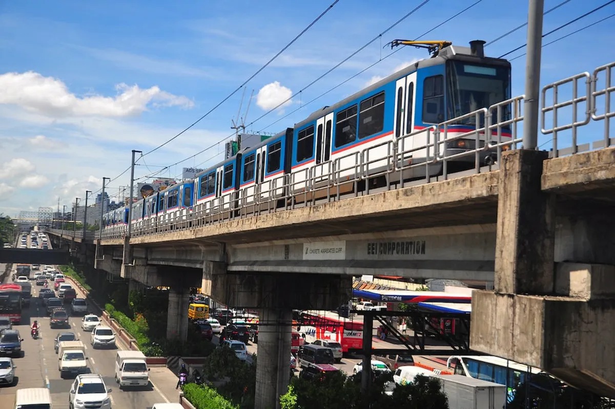 MRT suffers glitch anew; hundreds of passengers unloaded | ABS-CBN News