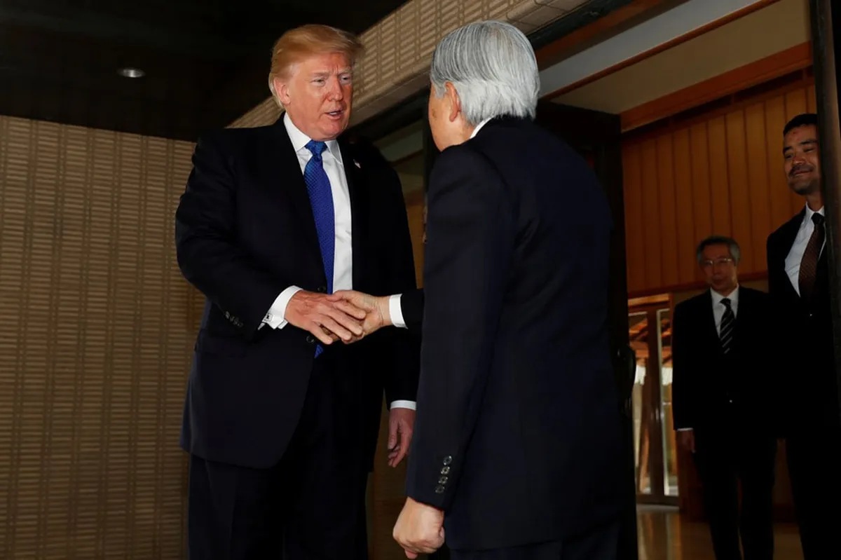 Trump greets Japanese emperor with a handshake and nod - but no bow ...