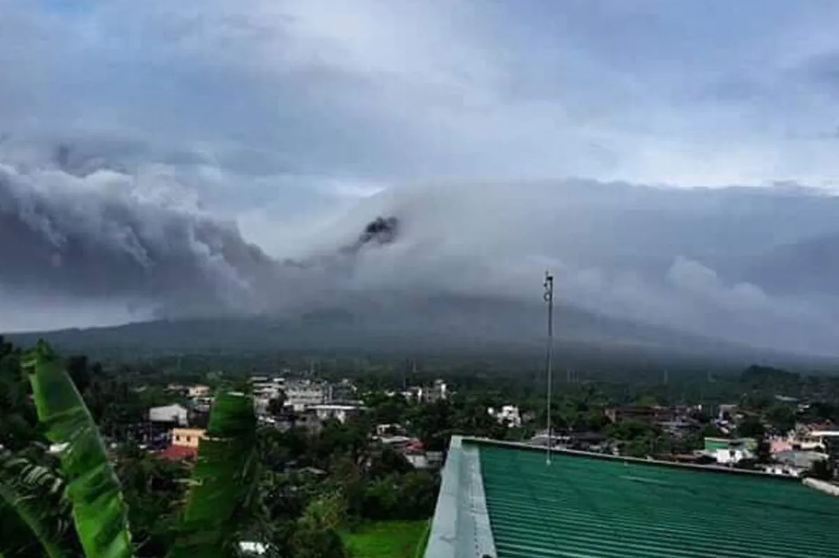Ash eruption from Mayon prompts evacuation | ABS-CBN News