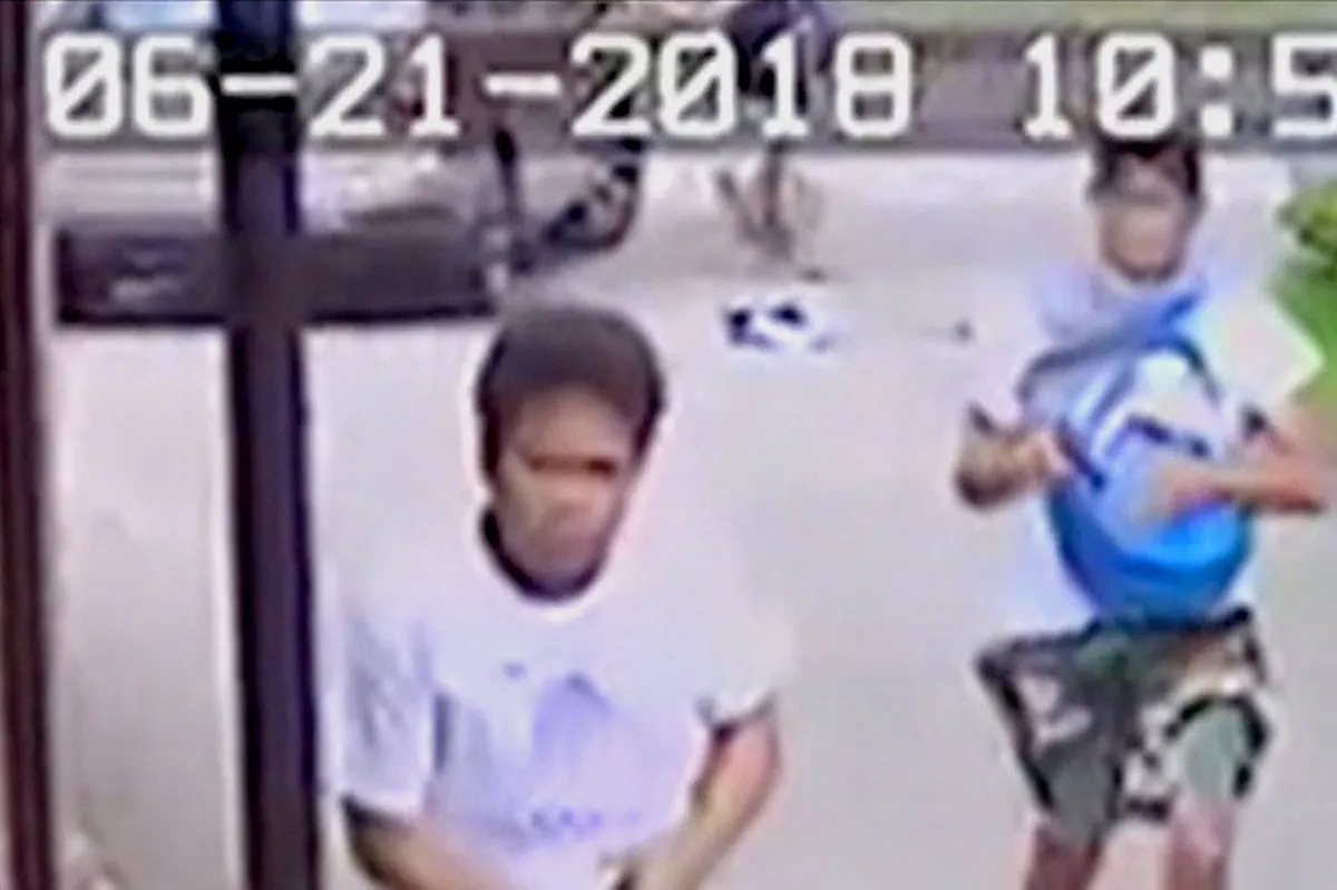 SAPUL SA CCTV: Abogado, guwardiya sa subdivision, pinagbabaril | ABS ... SAPUL SA CCTV: Abogado, guwardiya sa subdivision, pinagbabaril | ABS ...