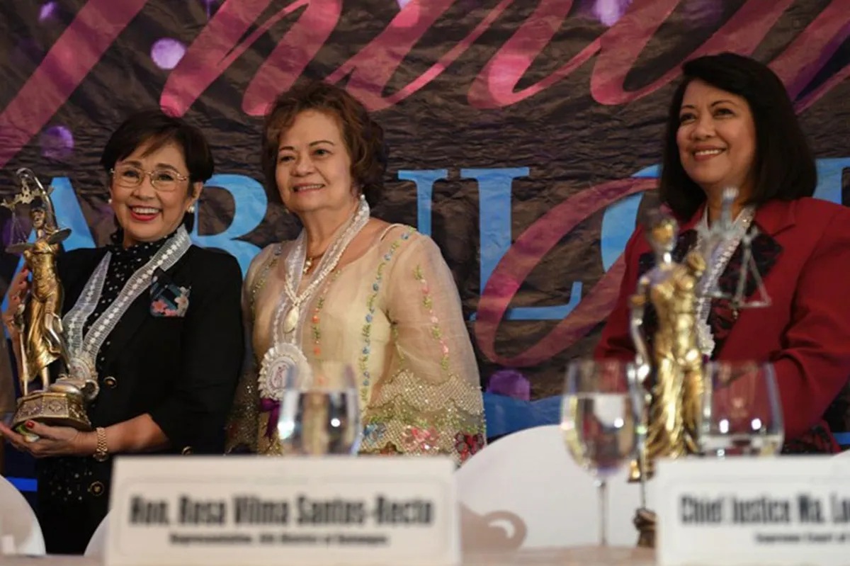 'We're all fabulous!': Vilma tries to ease tension between Sereno, De ...