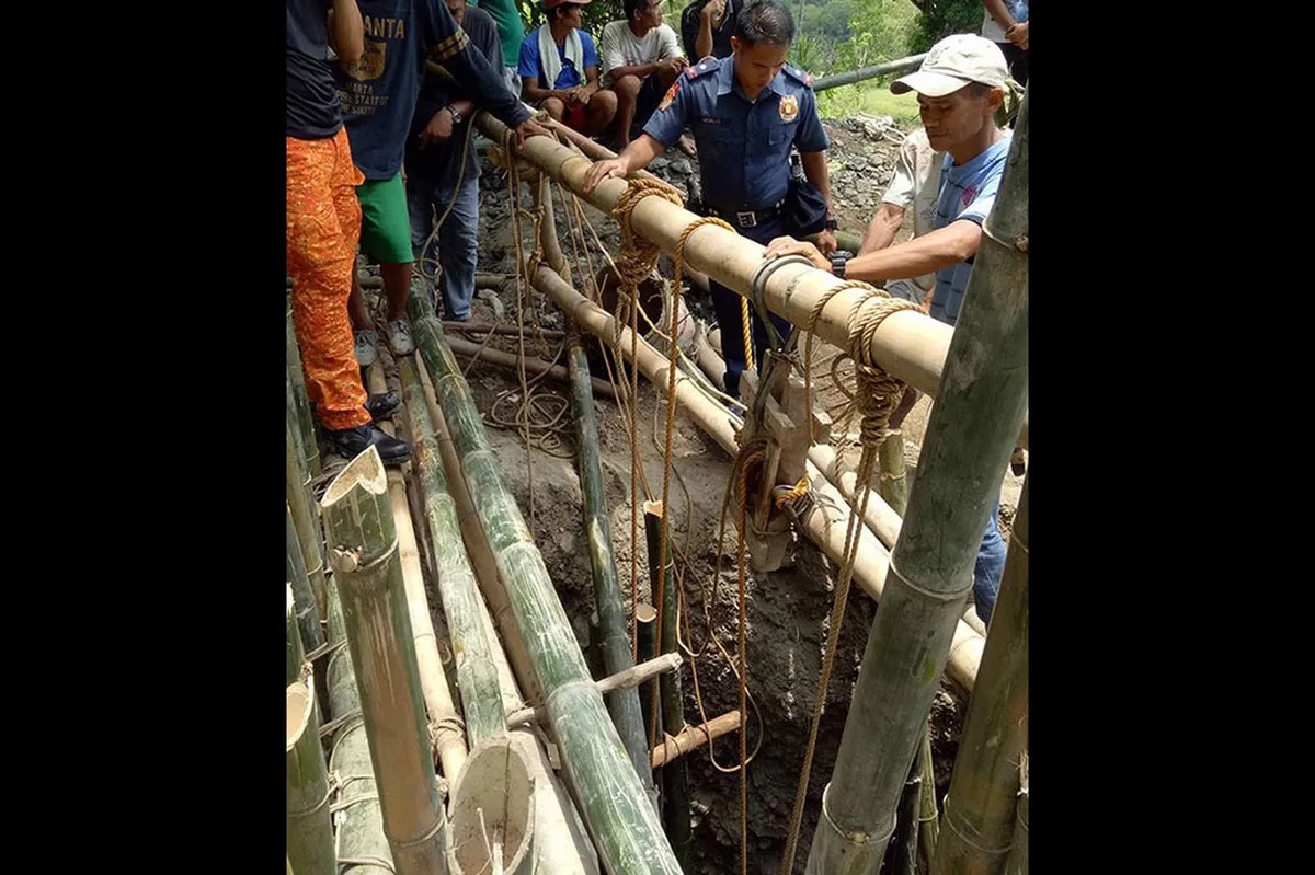 Magsasaka, patay nang matabunan ng gumuhong lupa | ABS-CBN News Magsasaka, patay nang matabunan ng gumuhong lupa | ABS-CBN News
