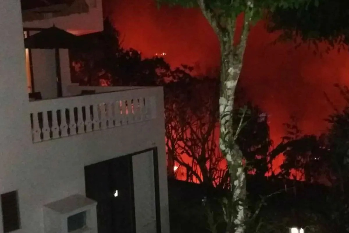 Hotel sa Boracay, nilamon ng apoy | ABS-CBN News