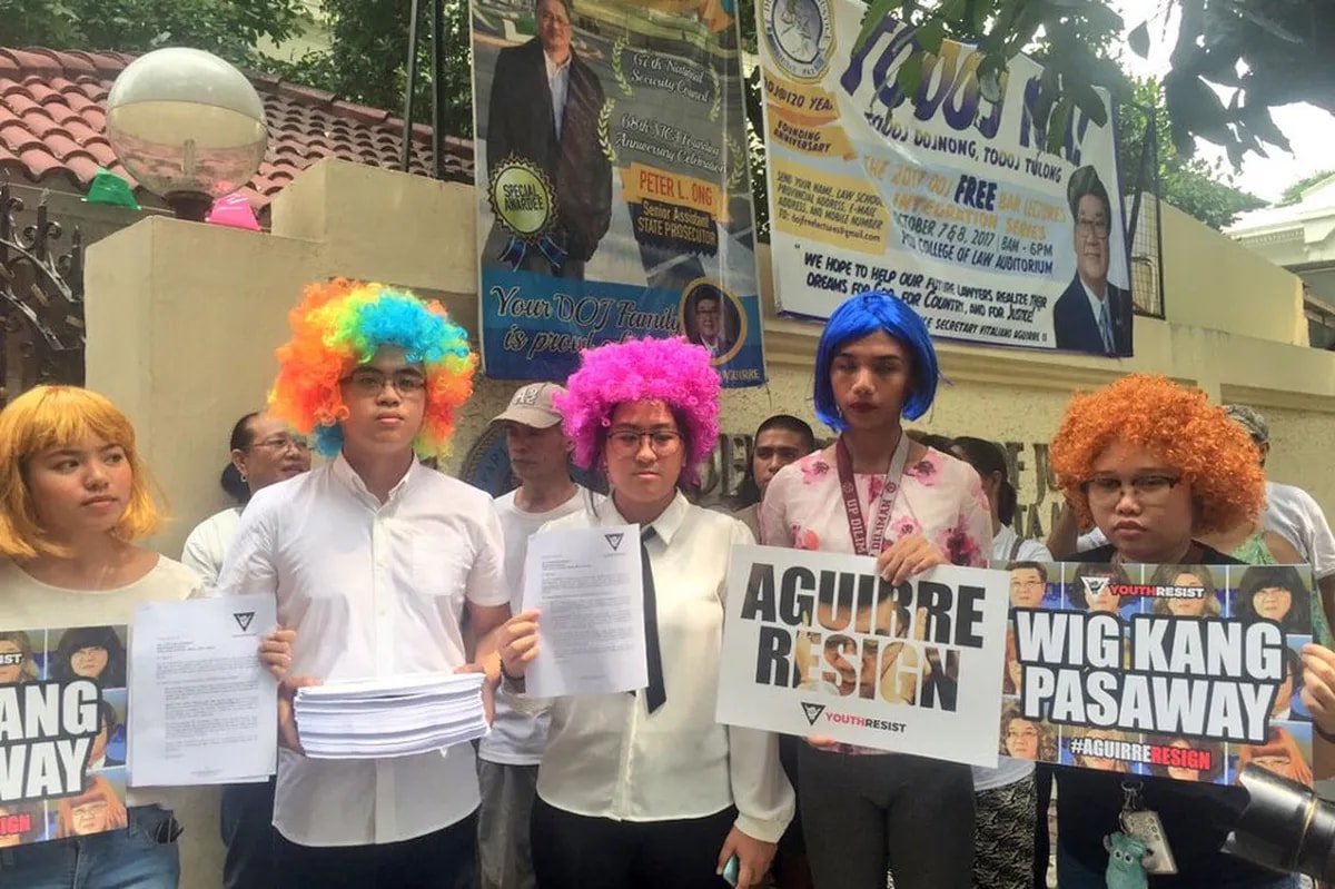 Ilang kabataan, nag-'wig' rally vs Aguirre | ABS-CBN News
