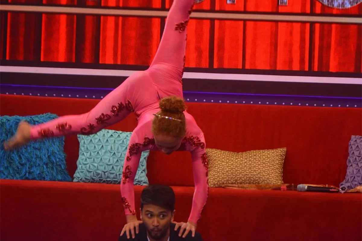 WATCH: American foot archer wows 'Little Big Shots' with flexibility ...