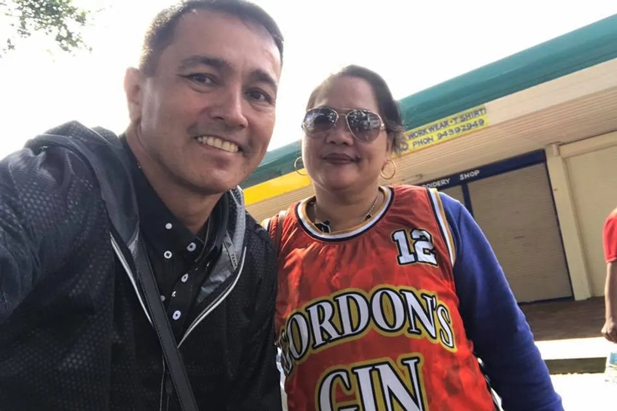 Vince Hizon, PBA legends touring Australia sign autographs on fan's ...