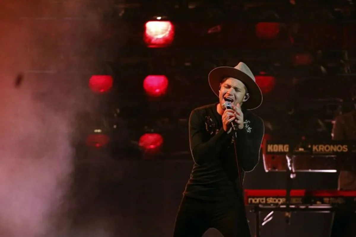Male artists win big but female singers dominate AMAs stage | ABS-CBN ...