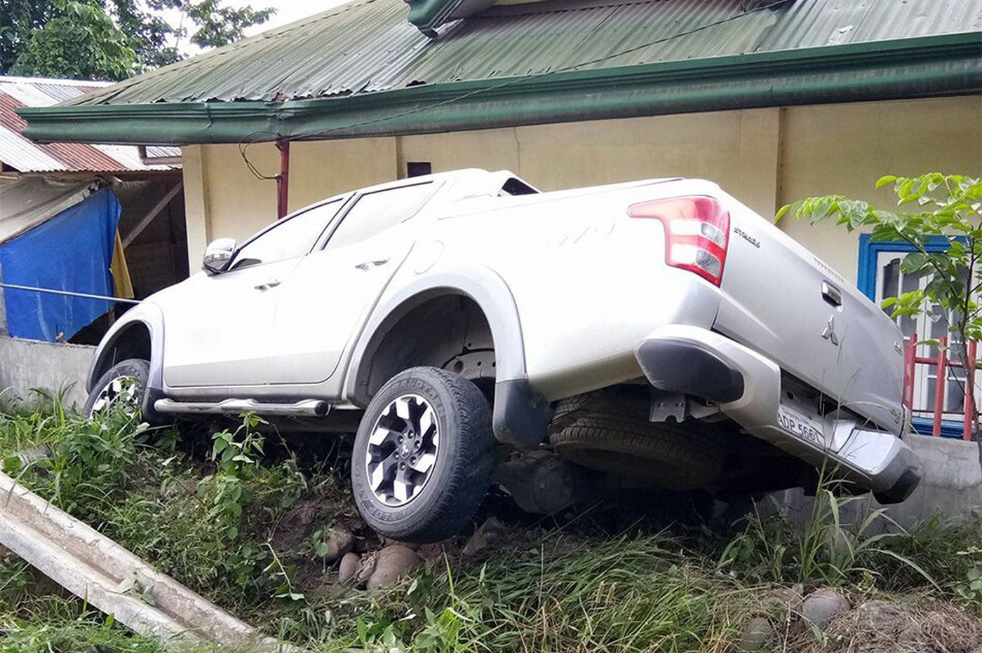 2 sugatan sa pagbangga ng sasakyan sa pader sa Davao City | ABS-CBN News