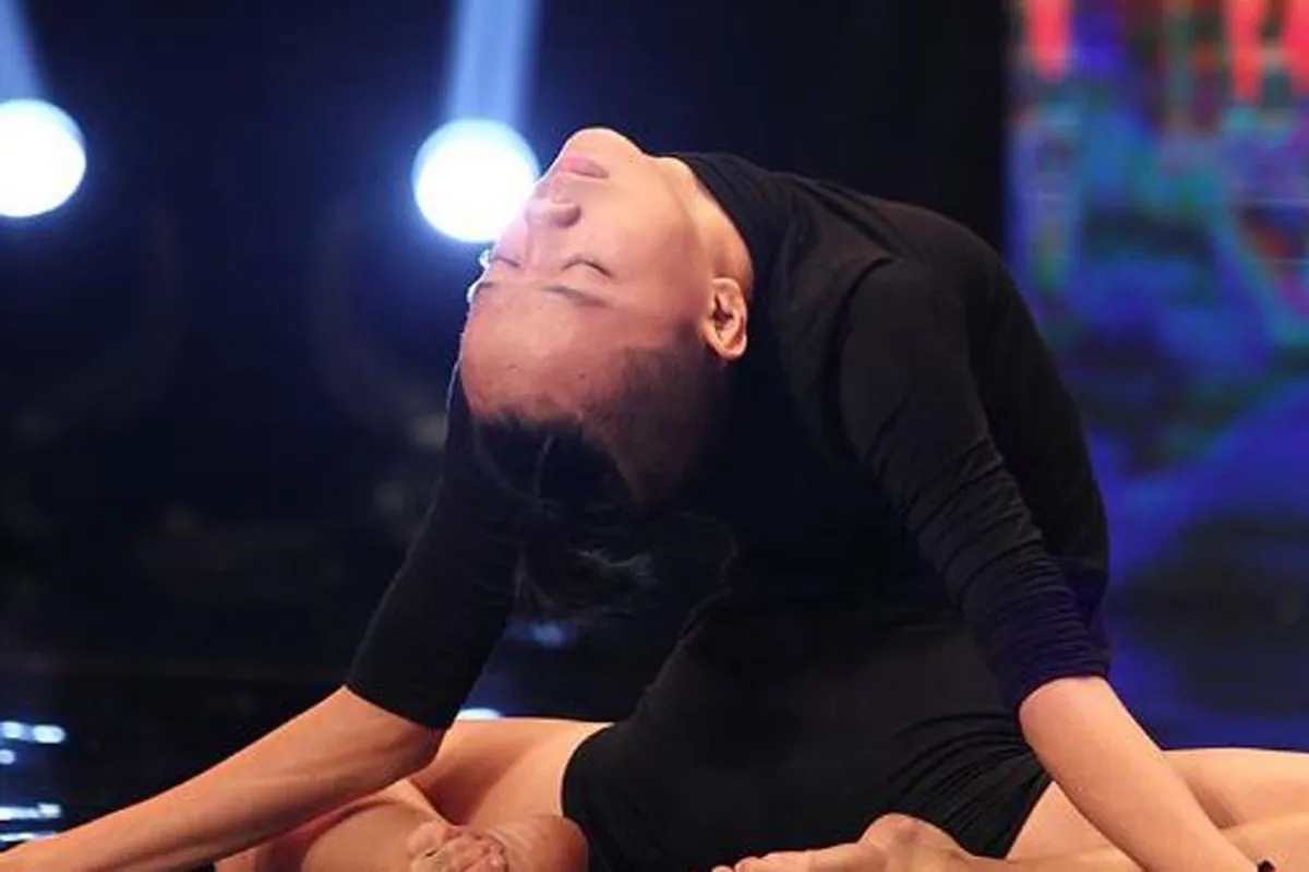 WATCH: Pinoy teen dazzles 'AGT 2' with amazing contortionist routine | ABS-CBN Entertainment