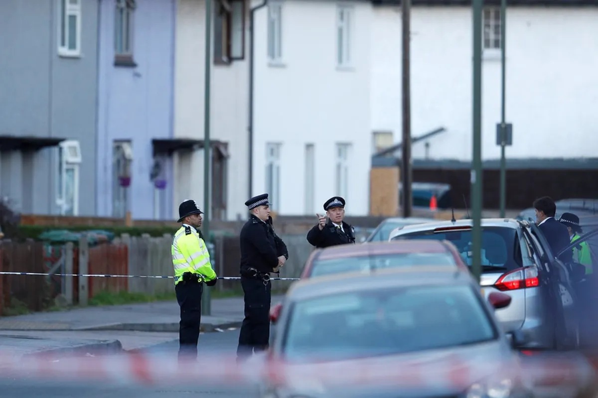 Police arrest teenager over London train attack, hunt for other ...