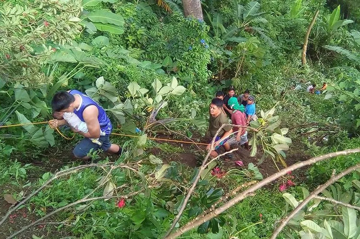 Jeep nahulog sa bangin sa Bukidnon; 11 sugatan | ABS-CBN News Jeep nahulog sa bangin sa Bukidnon; 11 sugatan | ABS-CBN News