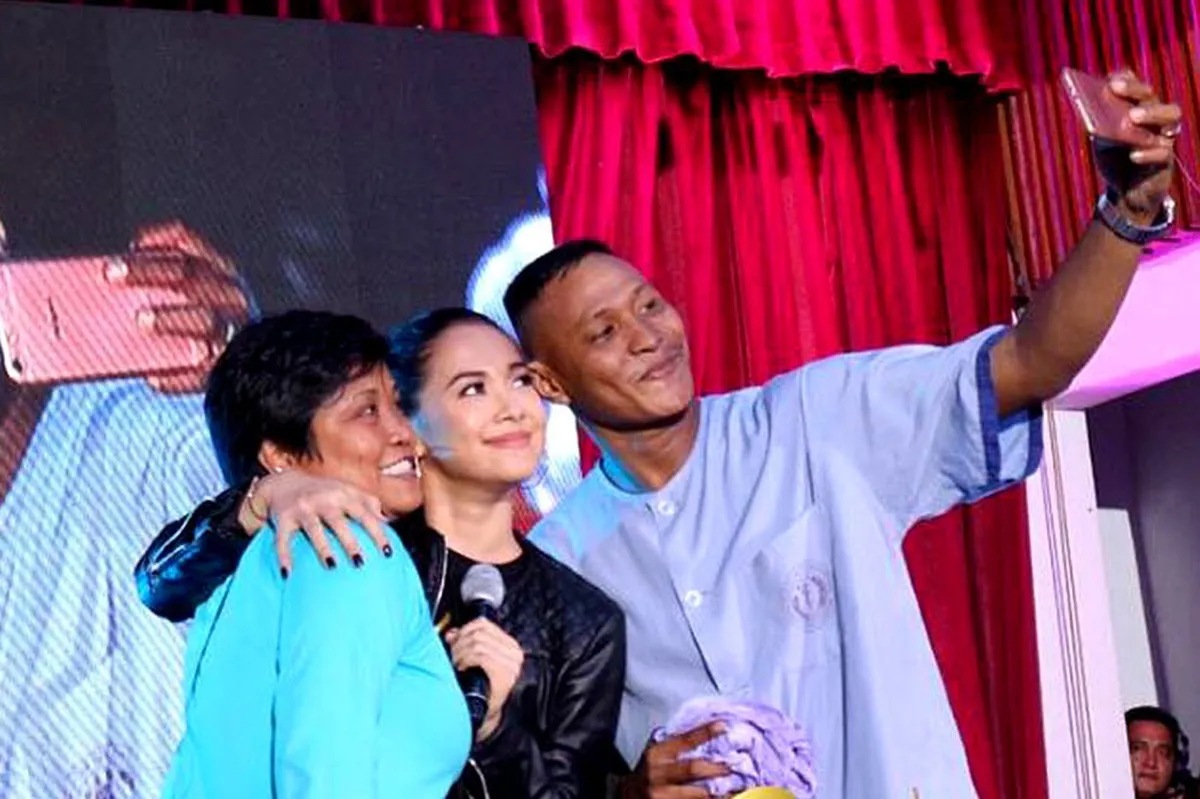 'Wildflower' cast naghandog ng mini concert para sa mga sundalo | ABS ...