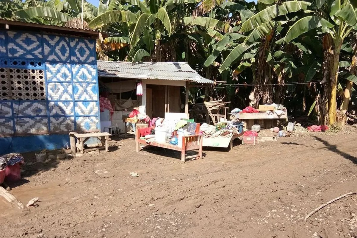Ilang bahay sa San Rafael, Davao City, lubog pa rin sa putik dala ng ... Ilang bahay sa San Rafael, Davao City, lubog pa rin sa putik dala ng ...