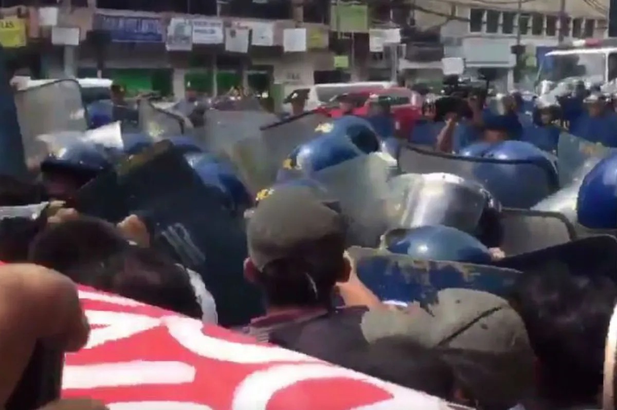 Pulis at mga katutubo, nagkagirian malapit sa US Embassy | ABS-CBN News