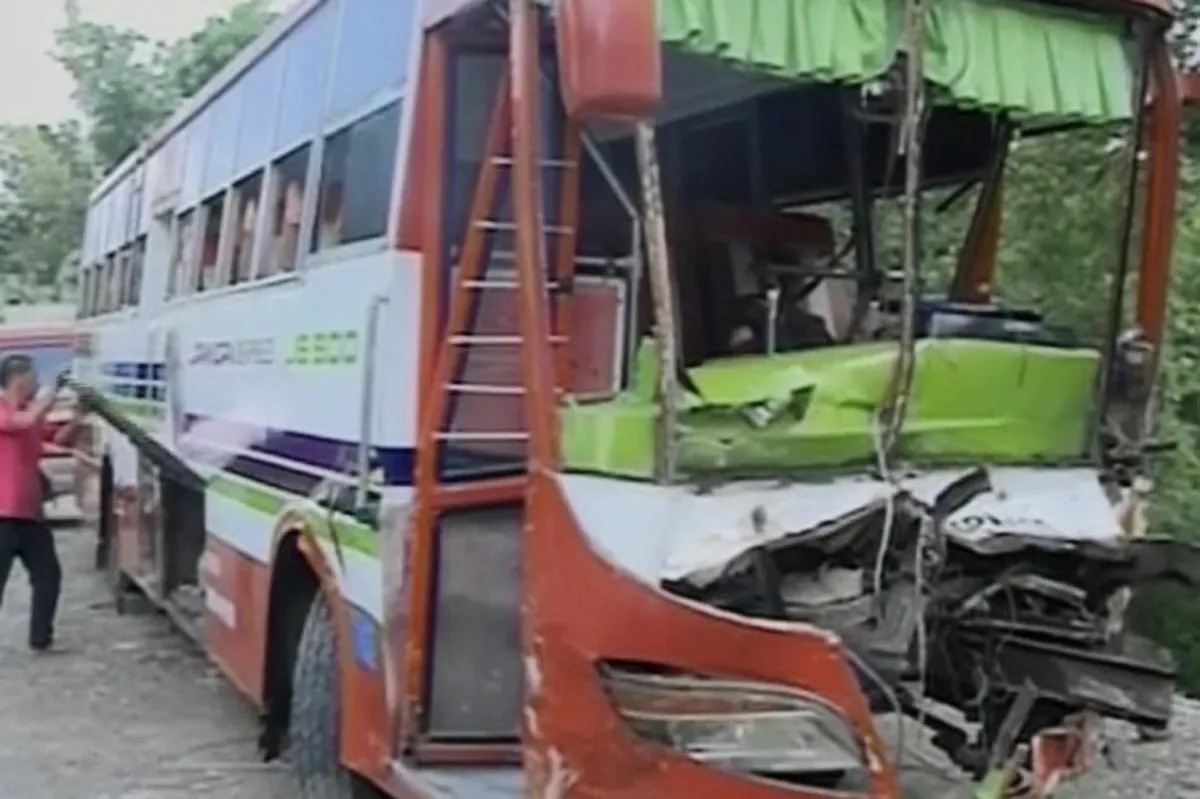 Higit 20 pasahero ng bus, sugatan sa aksidente sa Iloilo | ABS-CBN News