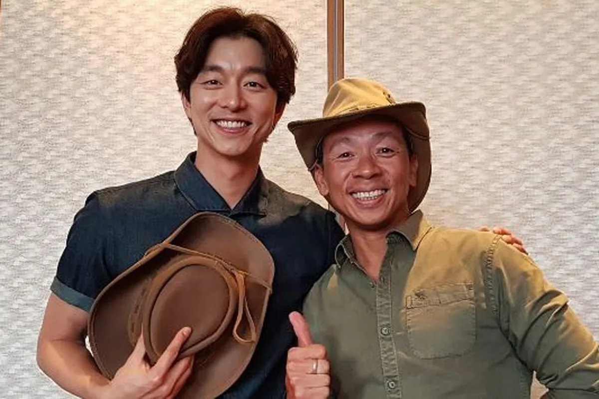 LOOK: Kuya Kim scores photo with 'Goblin' star | ABS-CBN Entertainment