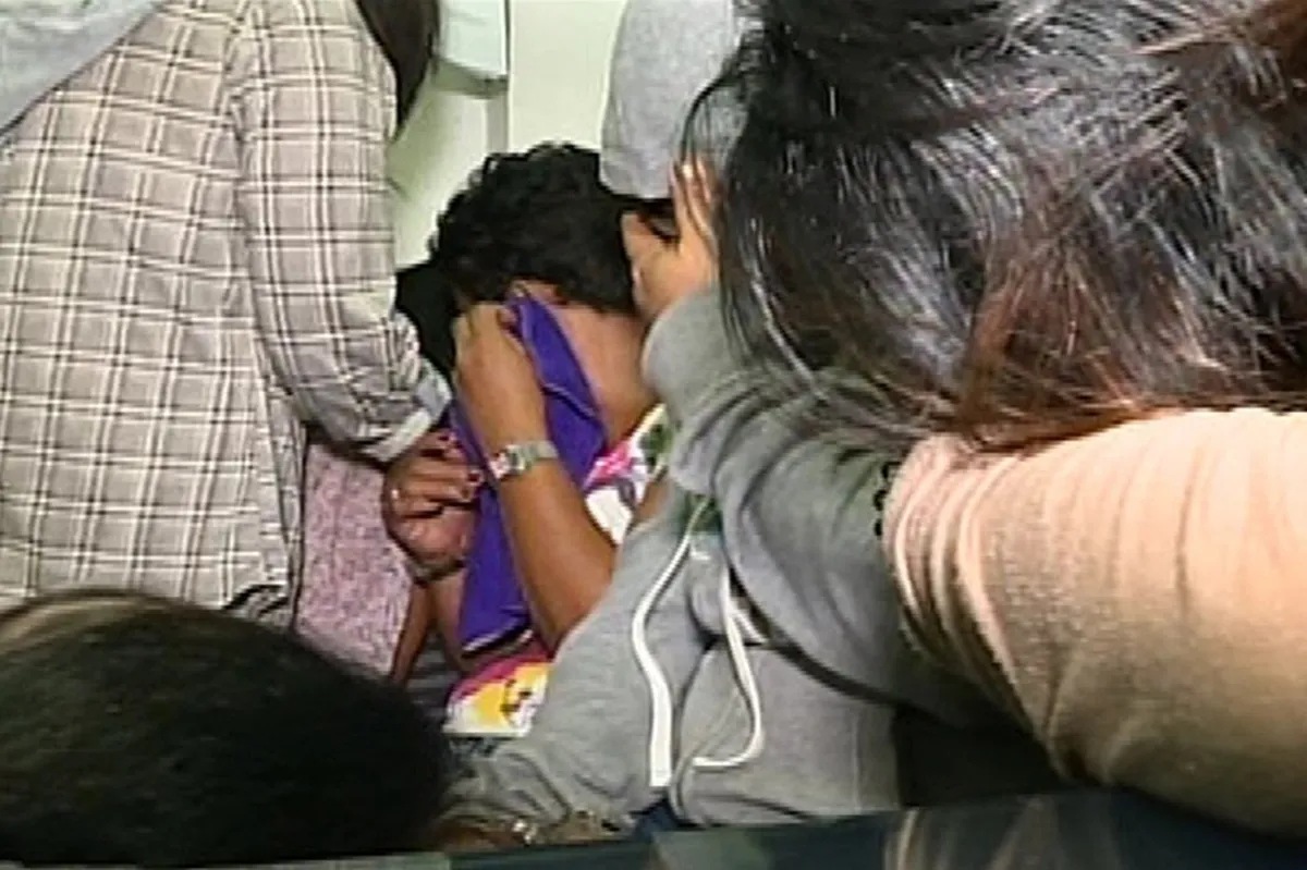 SAPUL SA CCTV: Mga babaeng miyembro umano ng 'Ipit Gang', timbog | ABS ... SAPUL SA CCTV: Mga babaeng miyembro umano ng 'Ipit Gang', timbog | ABS ...