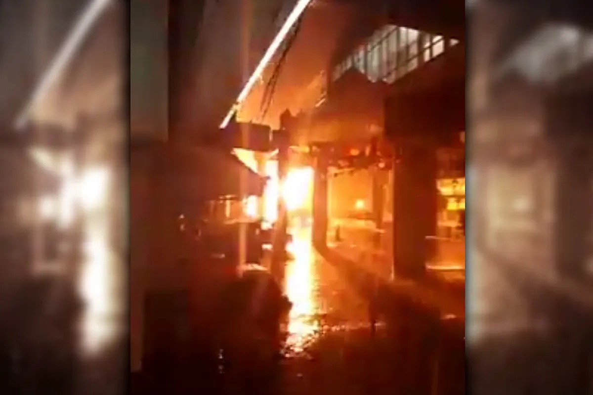 High-tension wire bursts into flames in Sta. Mesa | ABS-CBN News