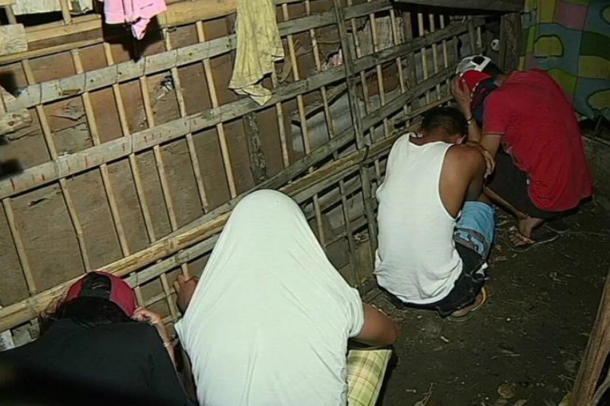 Pulis, 3 iba pa timbog sa buy-bust sa Puerto Princesa | ABS-CBN News Pulis, 3 iba pa timbog sa buy-bust sa Puerto Princesa | ABS-CBN News