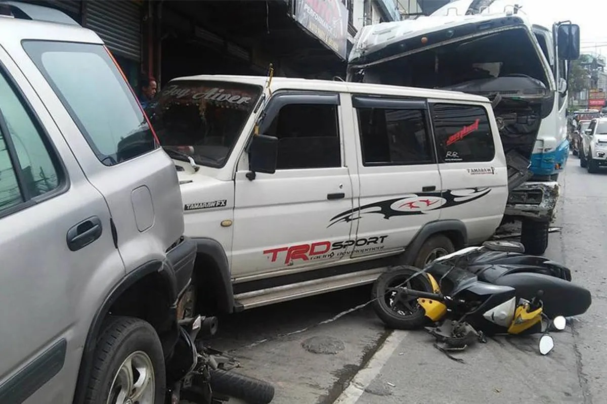 1 kritikal sa pag-araro ng truck sa mga sasakyan sa Baguio | ABS-CBN News