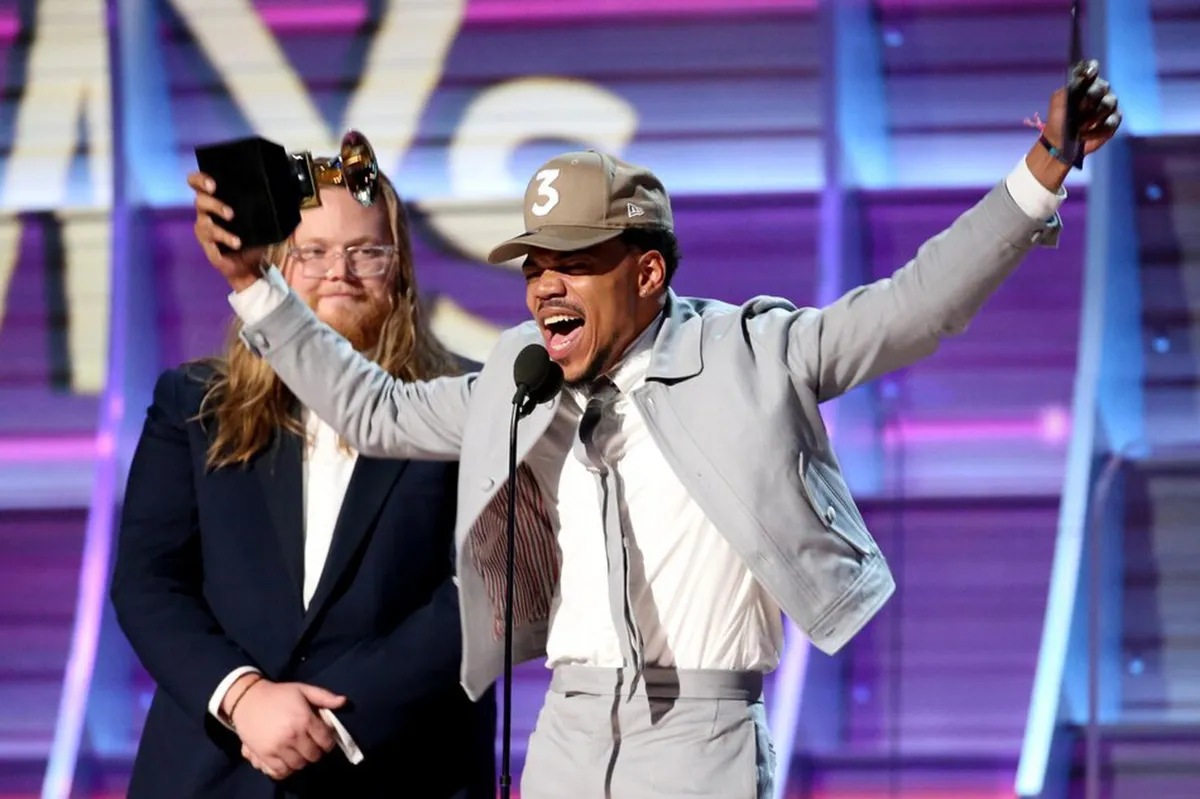 Chance the Rapper gives $1M amid Chicago school row | ABS-CBN Entertainment