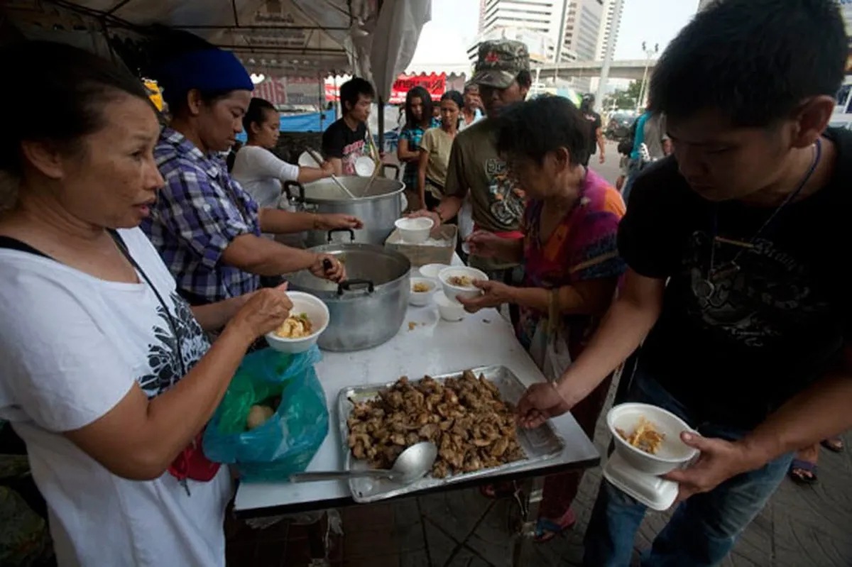 Bangkok to ban street food stalls in clean-up crusade | ABS-CBN