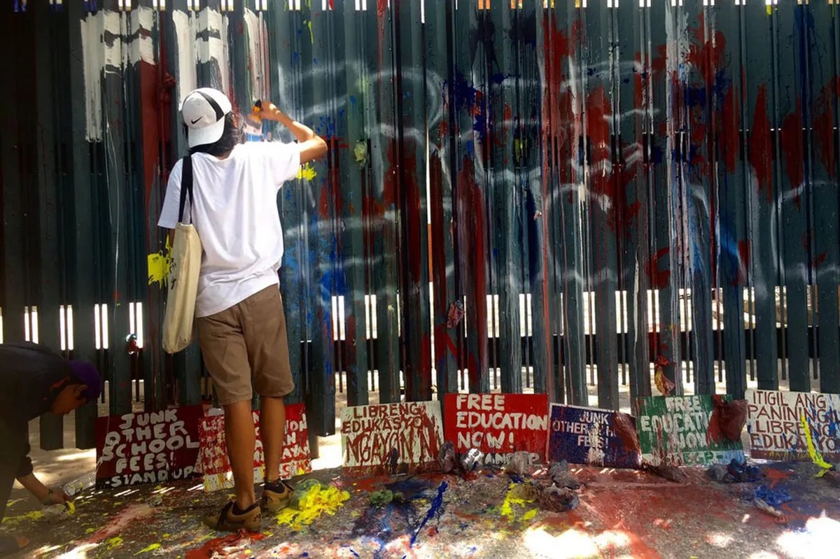 Students hurl paint bombs at CHED gate, demand free college education ...