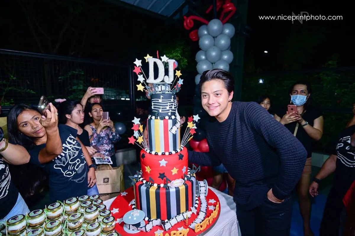 Daniel Padilla gets early birthday surprise from fans | ABS-CBN ...