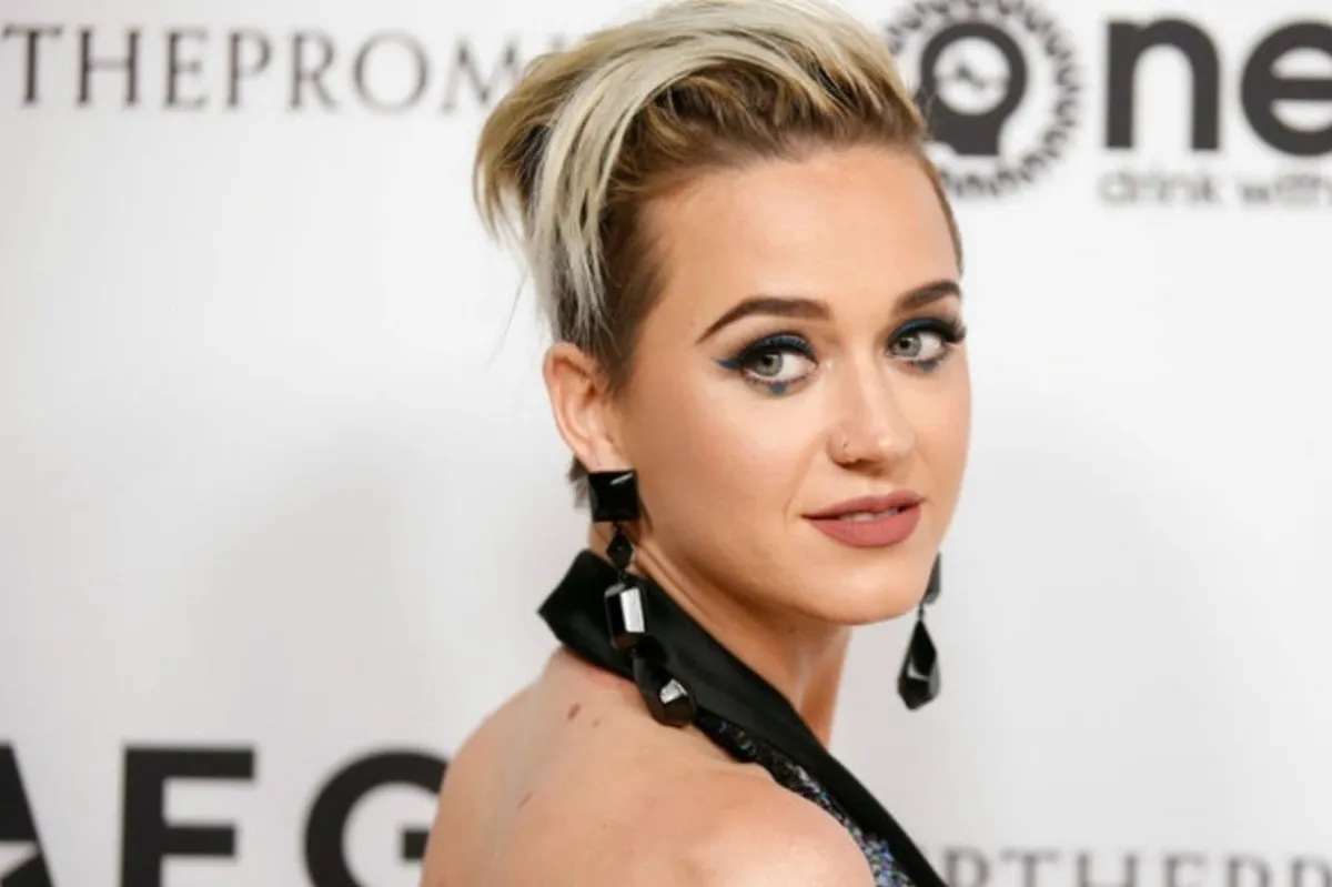 Katy Perry bids to end bad blood with Taylor Swift, gets no response ...