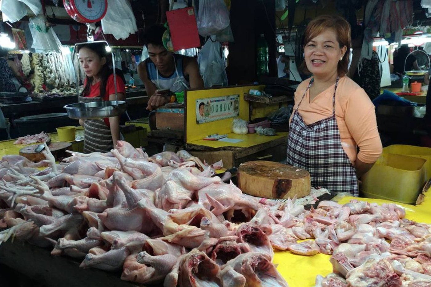 Mga nagtitinda ng manok sa palengke, umaaray sa mahinang benta | ABS-CBN News