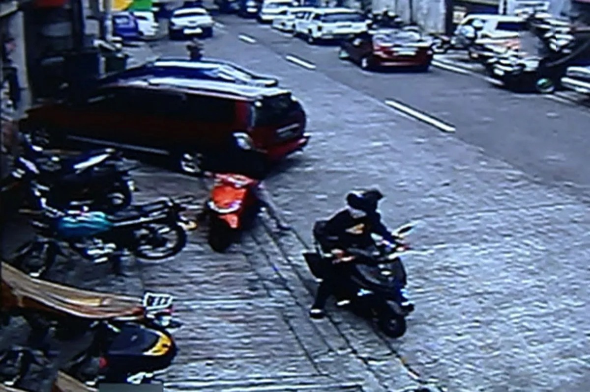 SAPUL SA CCTV: Kawatan, ninakaw ang motor sa loob ng isang minuto | ABS ... SAPUL SA CCTV: Kawatan, ninakaw ang motor sa loob ng isang minuto | ABS ...