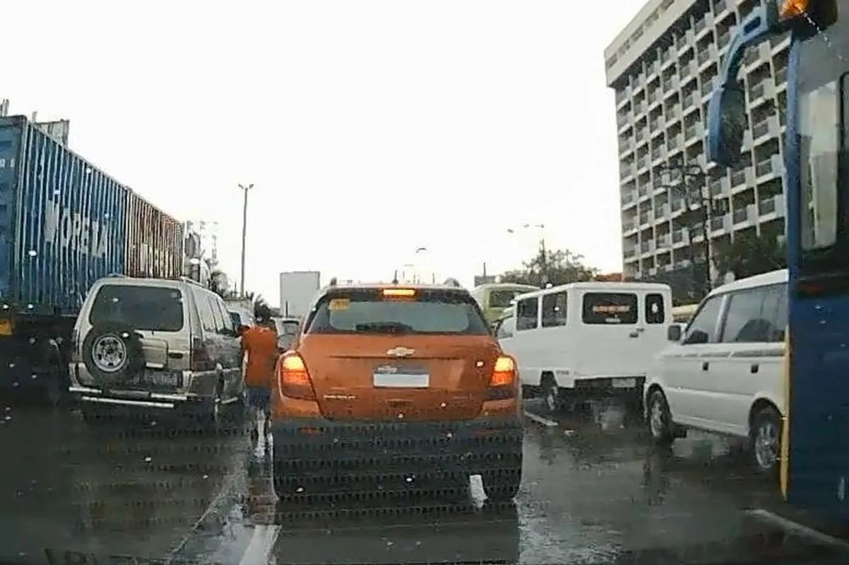 Acting di convincing: 'Bundol-bundol' modus sapul sa dashcam | ABS-CBN