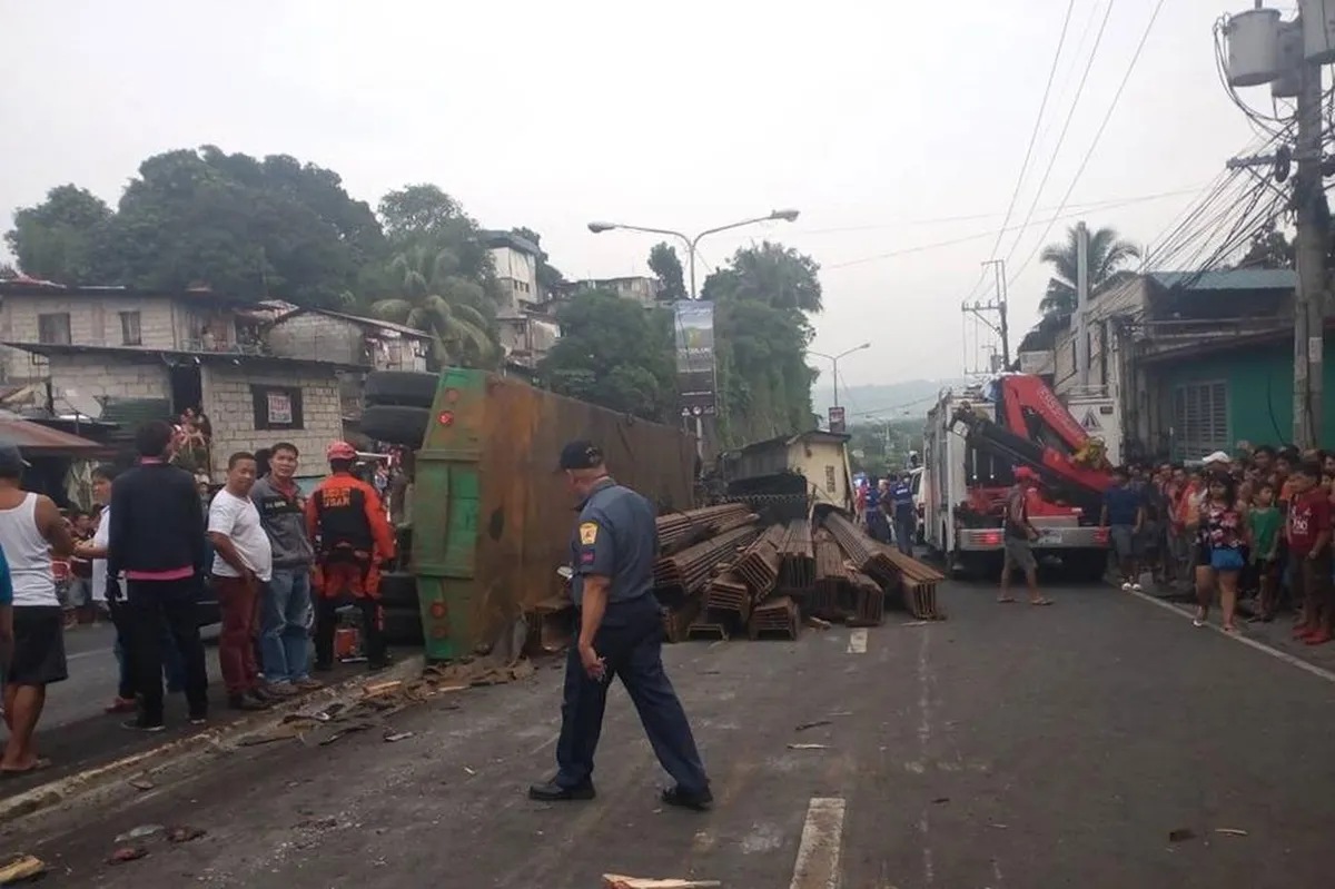 5 patay, 10 sugatan sa pag-araro ng truck sa mga sasakyan sa QC | ABS ...