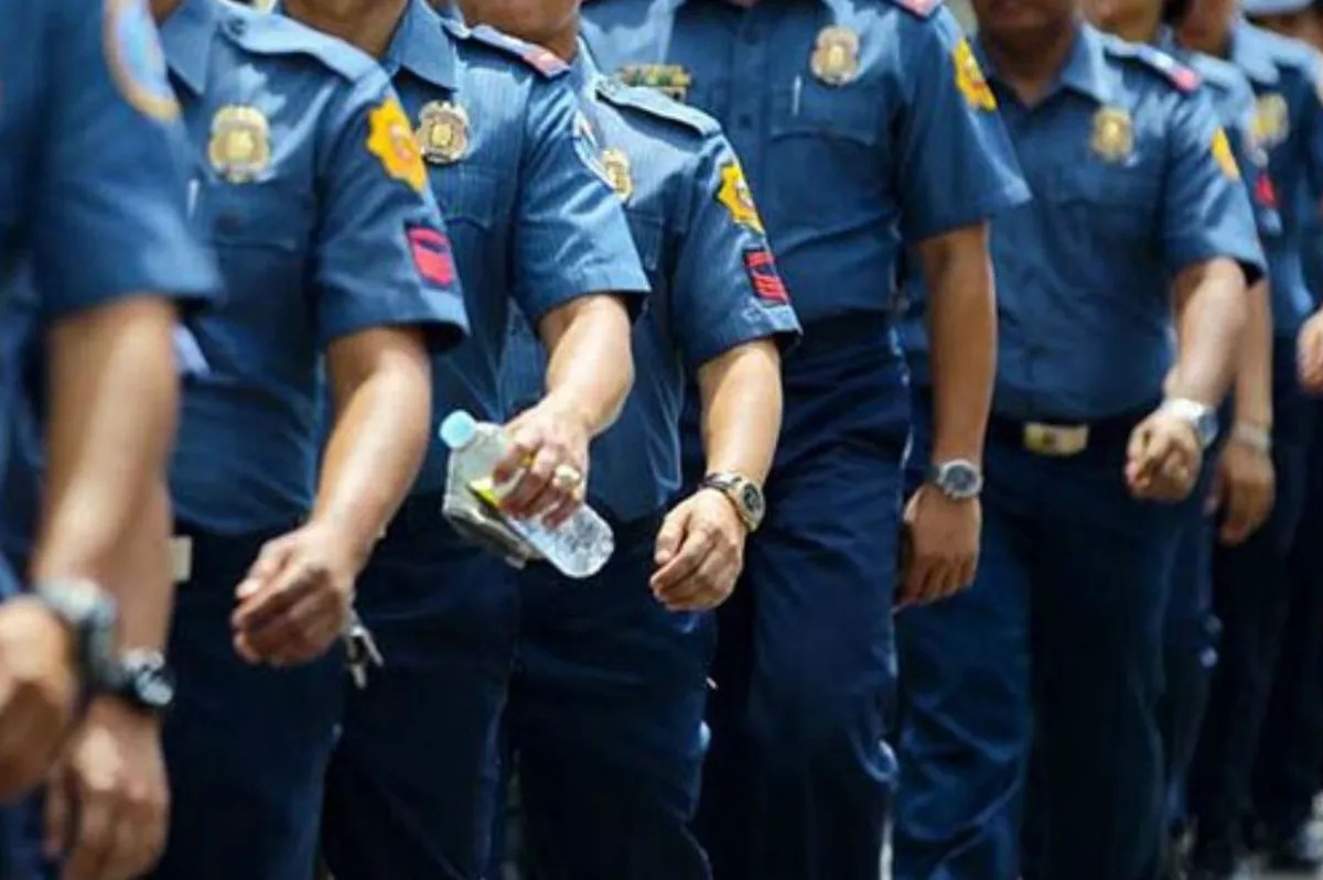 15 pulis, pinasisibak dahil sa droga, kotong | ABS-CBN News