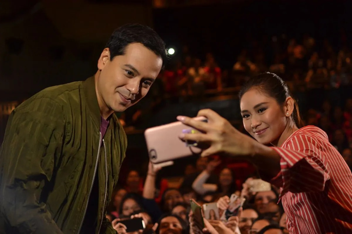 John Lloyd, Sarah thank fans for braving rains to watch 'Finally Found Someone' | ABS-CBN ...