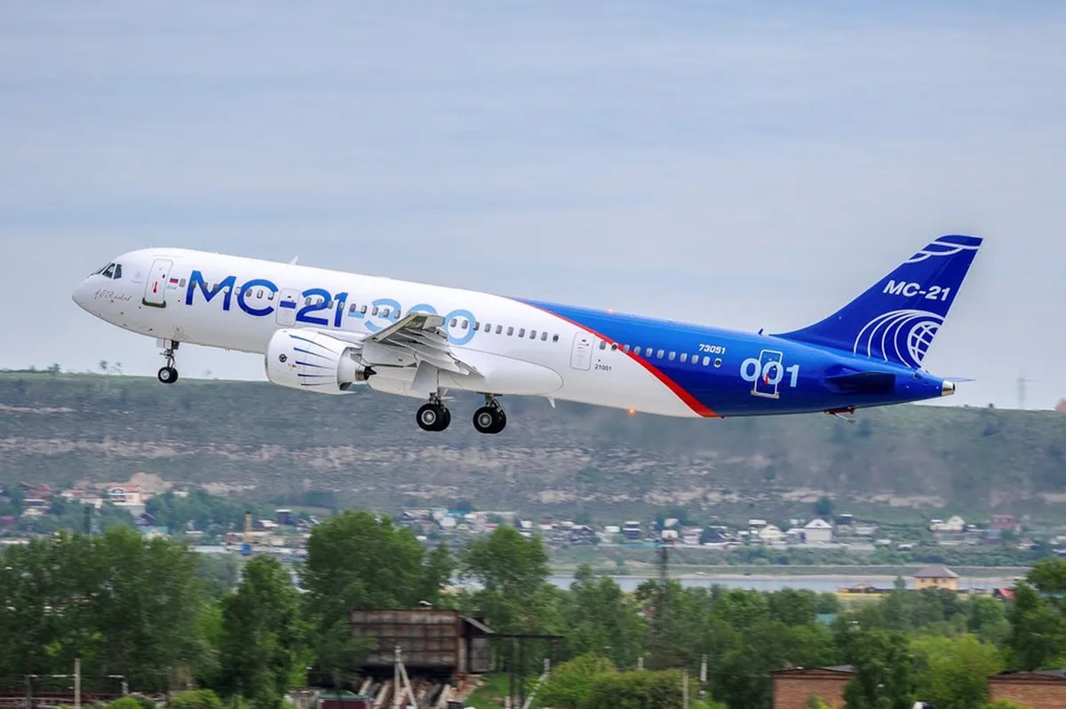 New Russian jet takes to air in bid to rival Airbus and Boeing | ABS ...