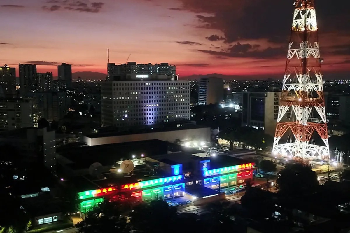 WATCH: ABS-CBN headquarters at night | ABS-CBN Lifestyle