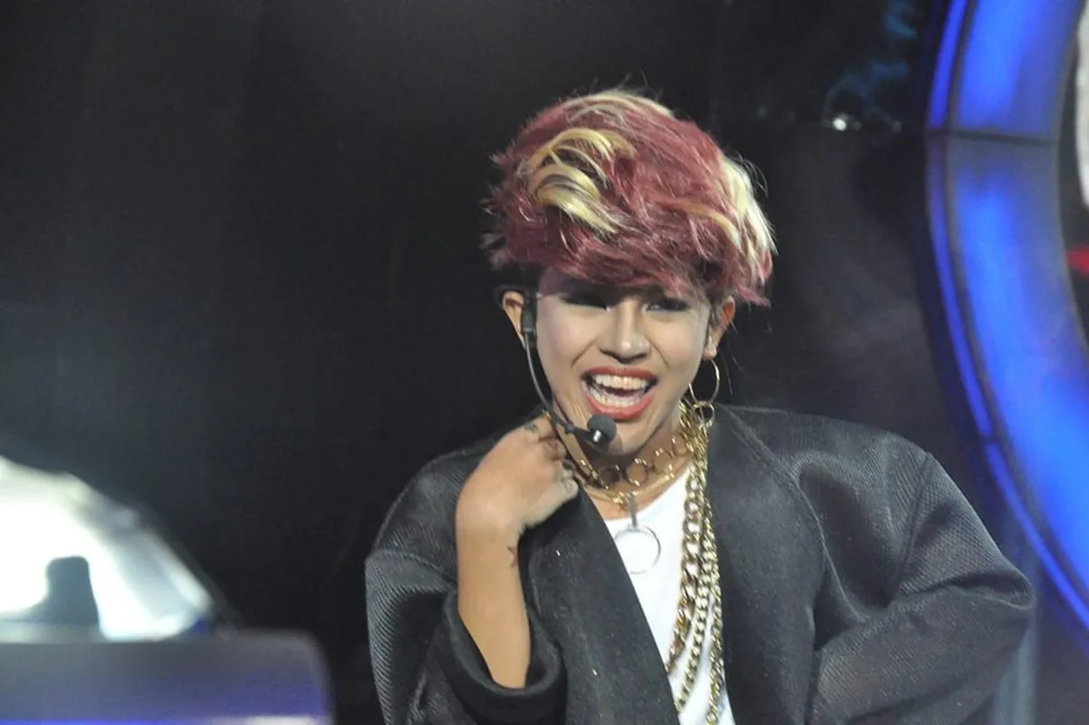 'Your Face Sounds Familiar': Awra 'unkabogable' as Vice Ganda | ABS-CBN ...