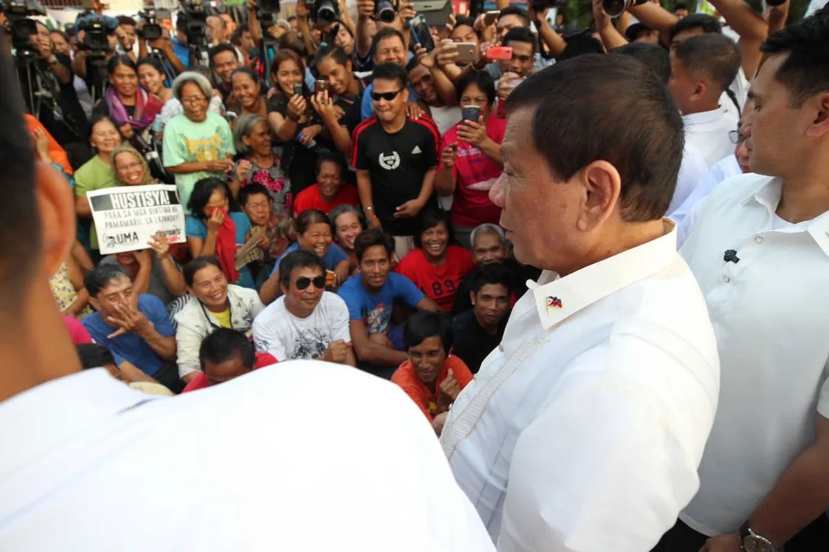 Manila Hotel or Jollibee? Duterte offers food to farmers in Mendiola ...