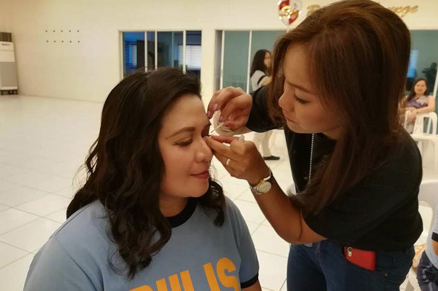Mga babaeng pulis, sumailalim sa makeup tutorial | ABS-CBN Lifestyle