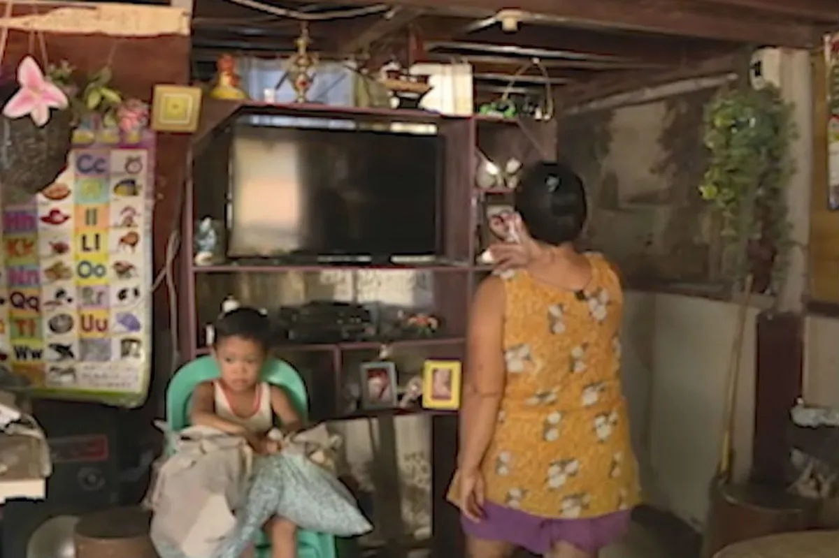 Ilang ABS-CBN viewers sa Tacloban nanghihinayang sa tigil-brodkast ng network | ABS-CBN News