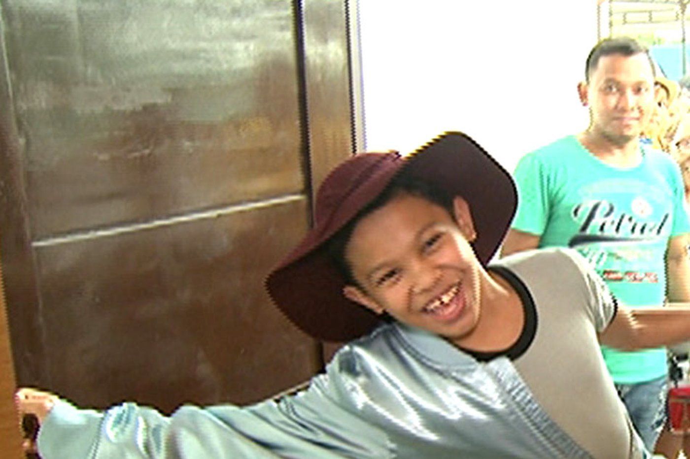 PANOORIN: Pasilip ni Awra sa bagong bahay at lupa | ABS-CBN Entertainment PANOORIN: Pasilip ni Awra sa bagong bahay at lupa | ABS-CBN Entertainment