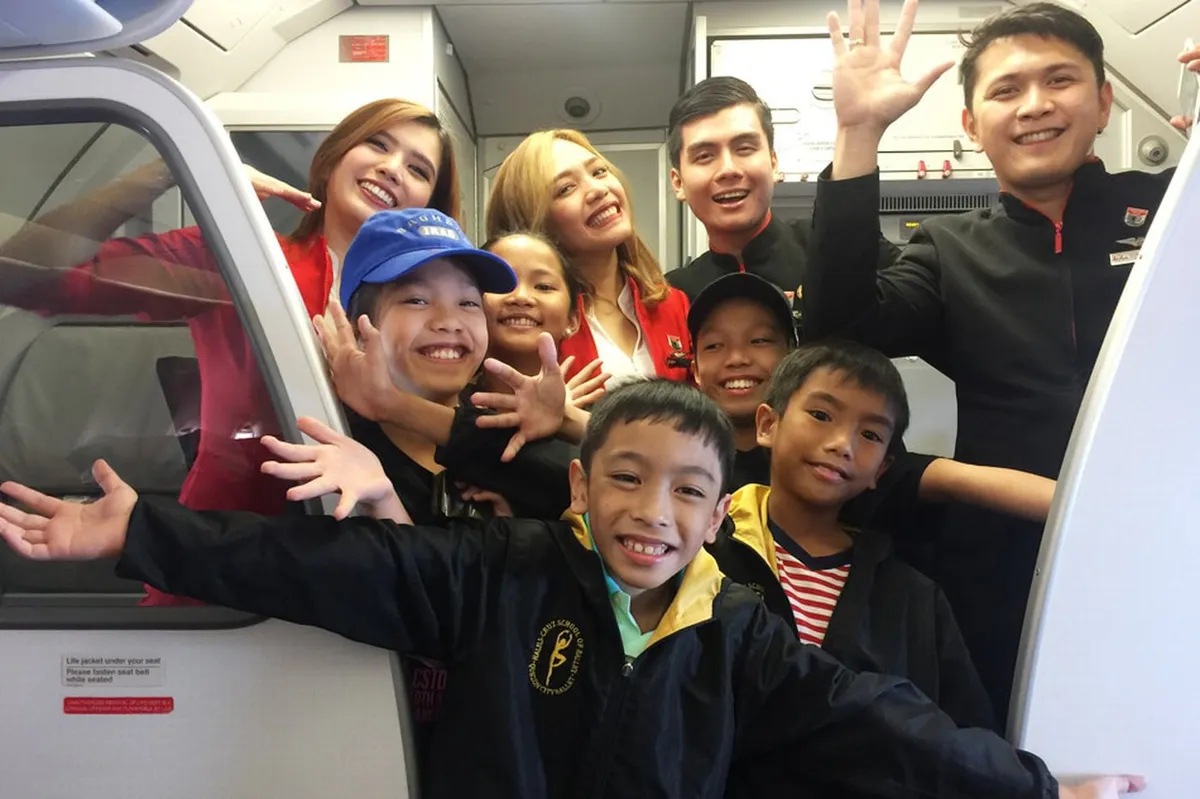 WATCH: Pinoy kids show off dance moves during flight | ABS-CBN Lifestyle