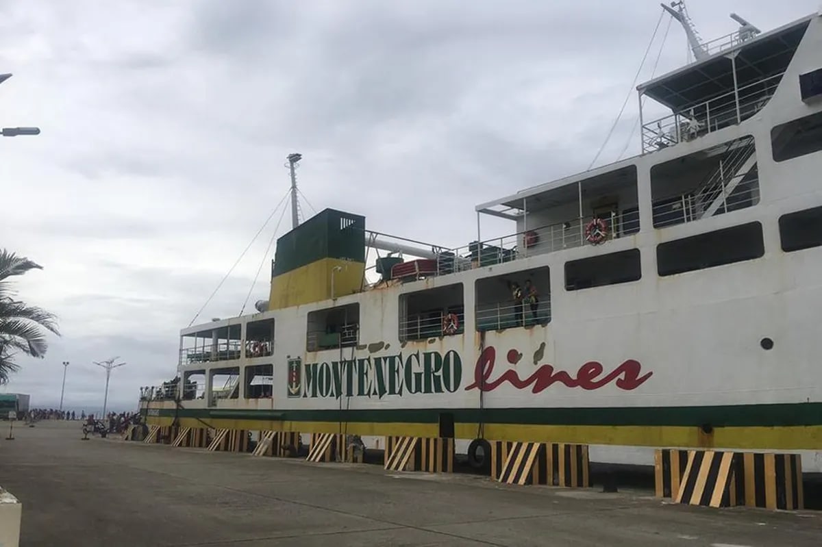 264 pasahero, crew nailigtas mula sa nasirang barko | ABS-CBN News 264 pasahero, crew nailigtas mula sa nasirang barko | ABS-CBN News
