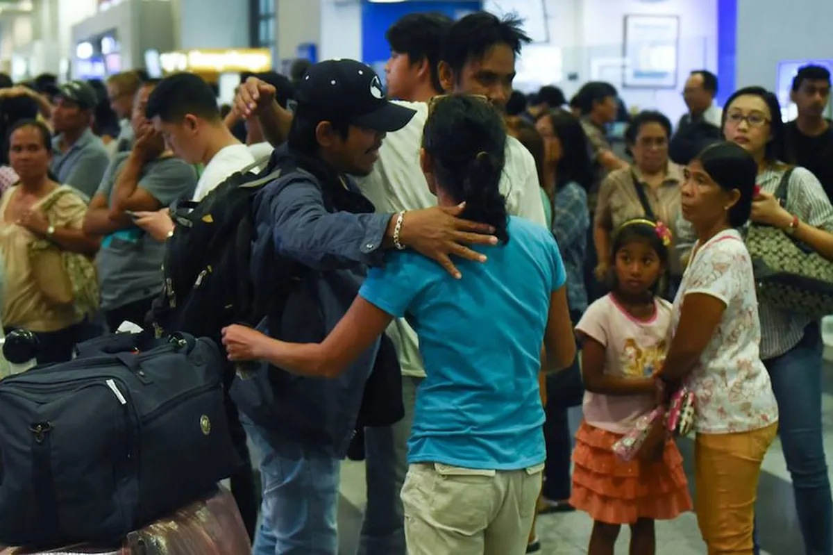 DOLE, maglulunsad ng ID para sa OFWs | ABS-CBN News DOLE, maglulunsad ng ID para sa OFWs | ABS-CBN News